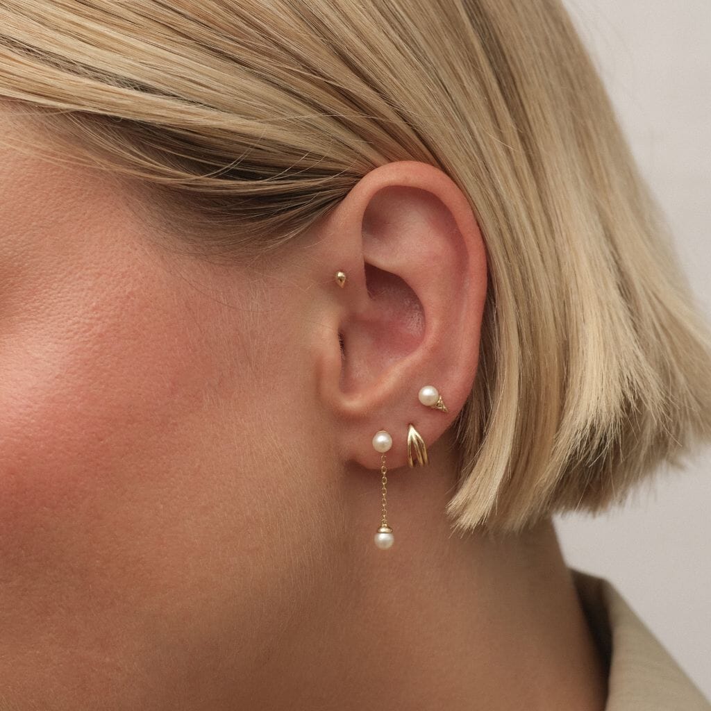 Gold Isac Pearl Piercing | Fine Piercings | Adornmonde